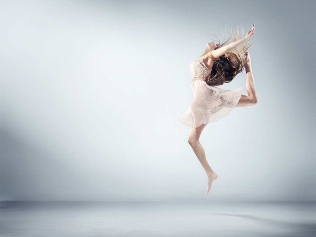 Flexible young girl in ballet figure - Lindells